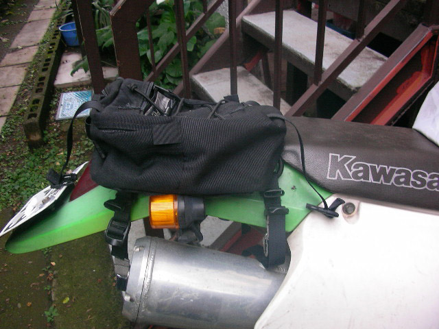 KLX250SR テールバッグ : STRAY TRAIL