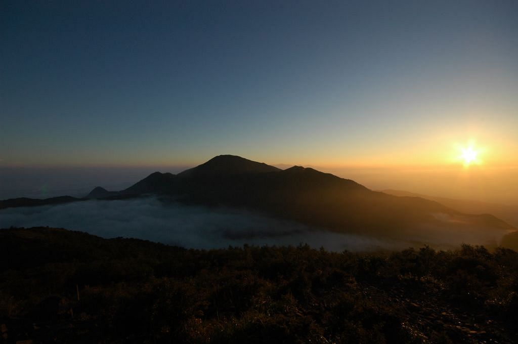 アーっ、ご来光だ～～♪ 赤城・地蔵岳にて : 『私のデジタル写真眼』