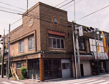 商店の窓 本庄市（埼玉県） : 窓の図鑑