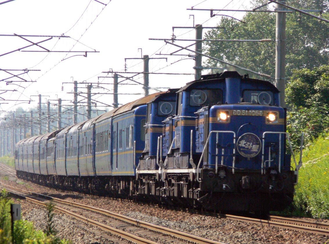 朝の千歳線にて その4 : バス、鉄道、車、船・・・