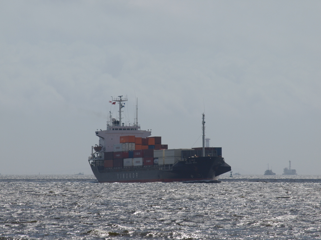 GOLDEN WING : ただ船を眺める