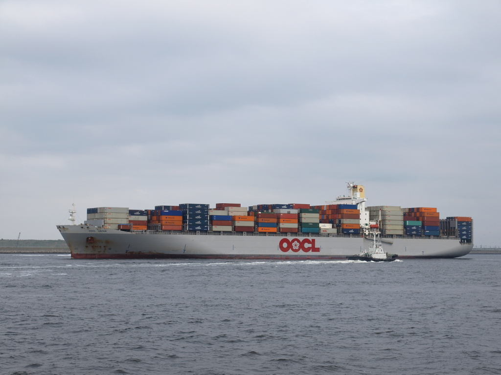 OOCL JAPAN : ただ船を眺める
