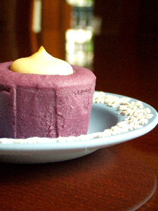 大丸限定、唐芋レアケーキ「リンド」。 : さつきの食散歩 ～大阪在住ライターの食ブログ～