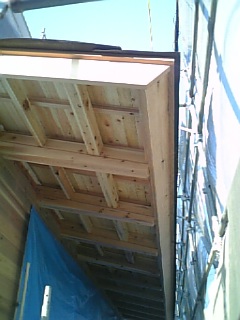 破風板・鼻隠し板 : 風道のある家