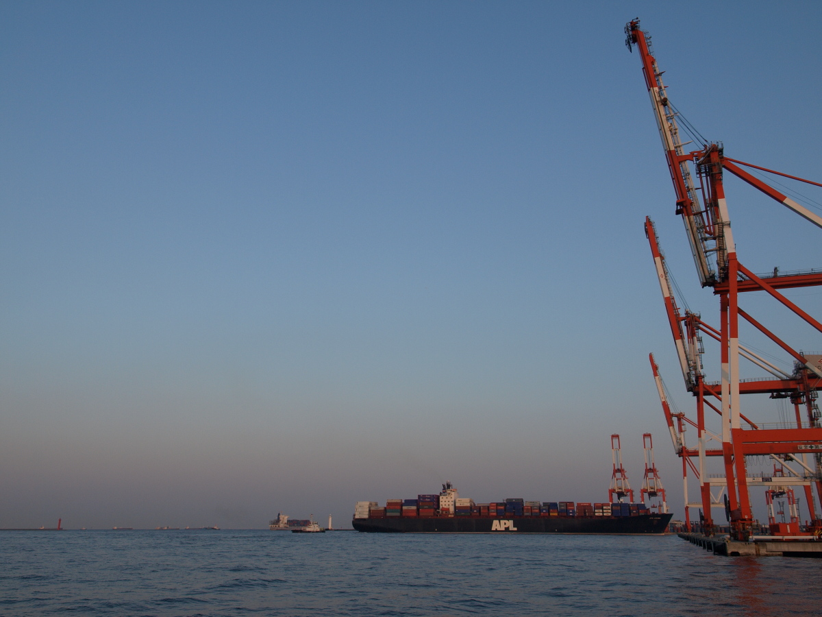 APL CHINA : ただ船を眺める