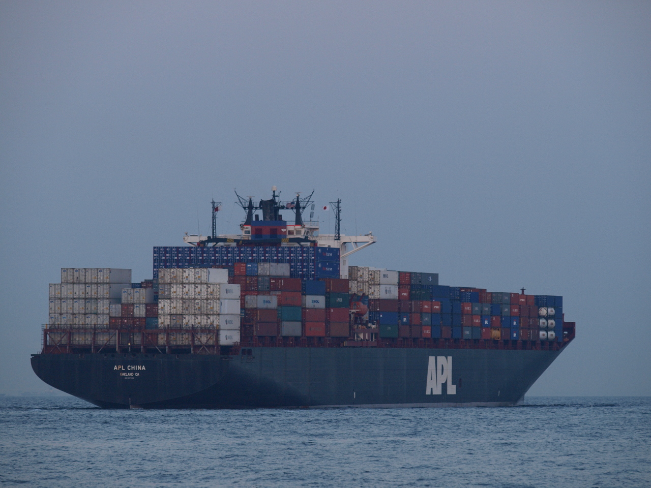 APL CHINA : ただ船を眺める