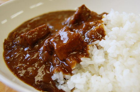 柿安グルメフーズ 牛タンカレー : しょくこストアースタッフのお食事日記