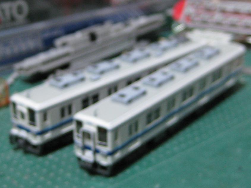 IXY25IS（業務連絡です） : 赤い電車は白い線