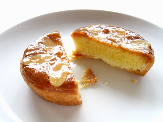 Choux chantilly, Roulē aux fruits, Amandine！ : kangaroom