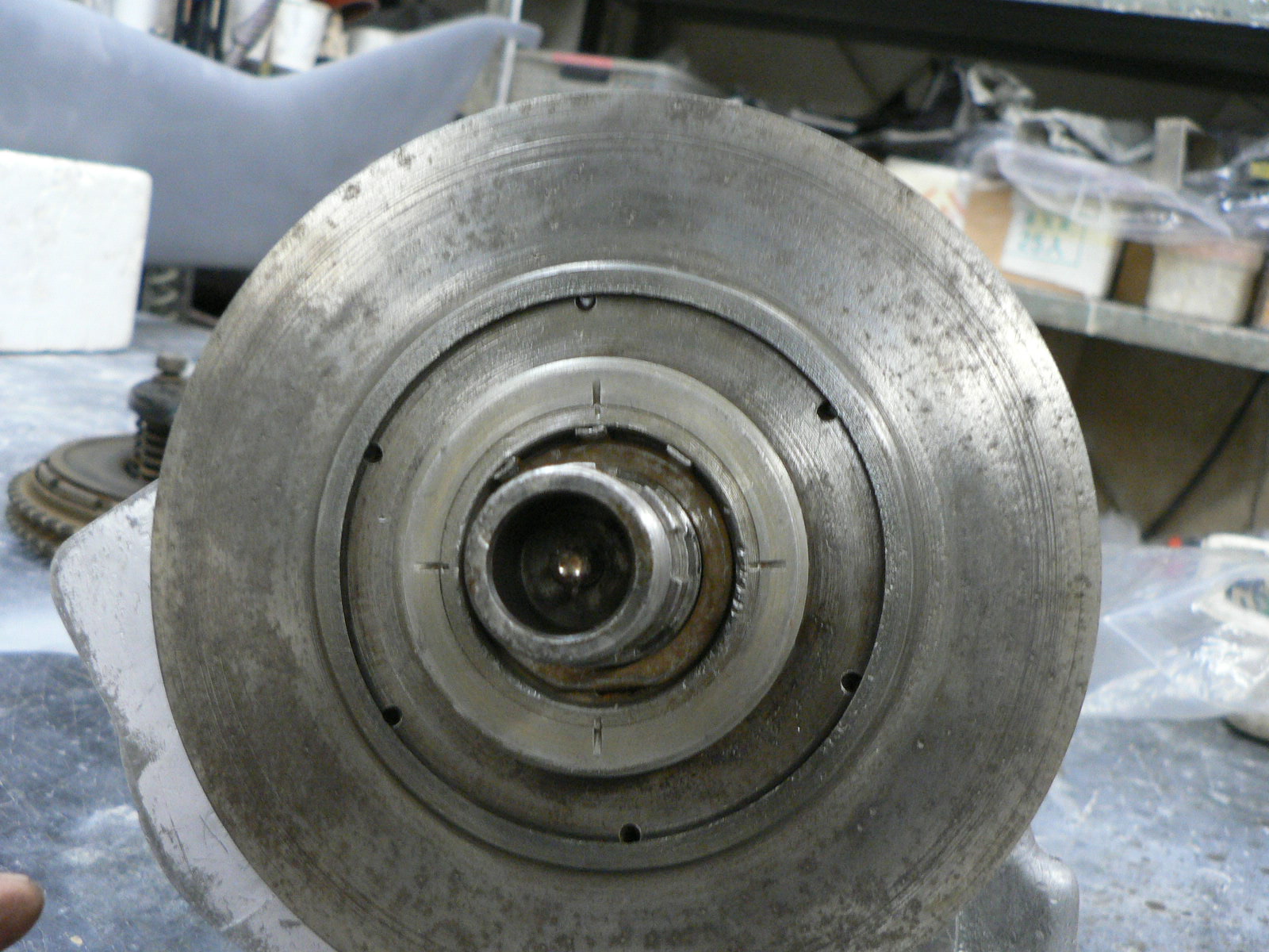 クラッチディスク : 古いバイク陸王と、犬。