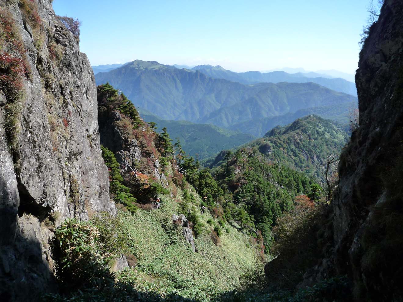 石鎚山 東陵コース エントツ山さん達とバッタリ : おじょもの山のぼり ohara98jp@gmail.com