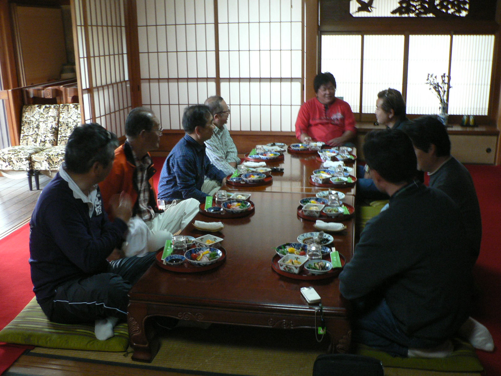 淡路島 : 古いバイク陸王と、犬。