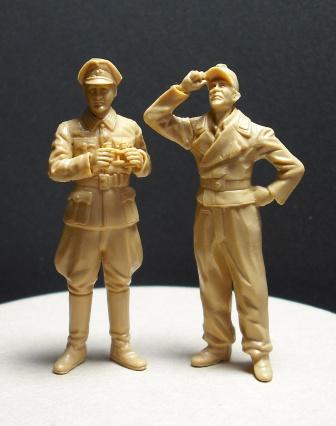 Tamiya 35225=35235=35305-A [シュタイヤーの傍らで双眼鏡を持つ将校] : 模型慕情