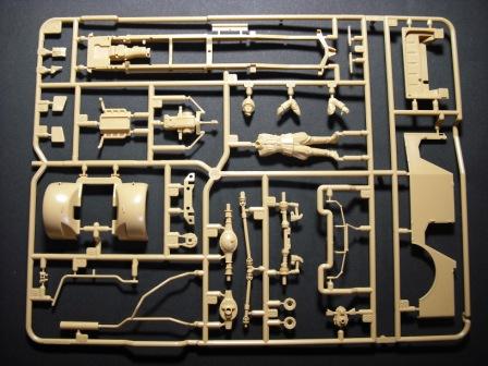 Tamiya 35225=35235=35305-A [シュタイヤーの傍らで双眼鏡を持つ将校] : 模型慕情