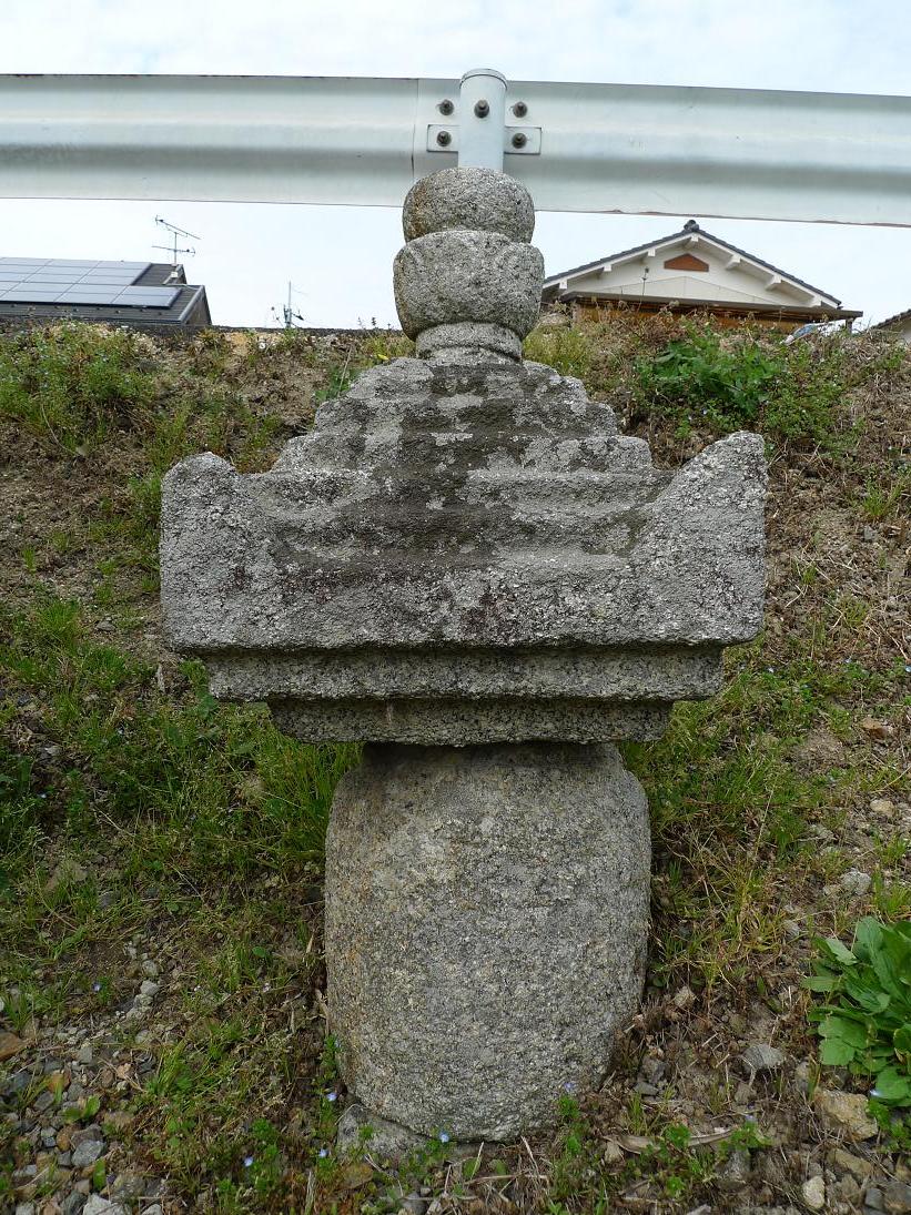 安養寺跡 五重石塔 : 男のロマンは女の不満