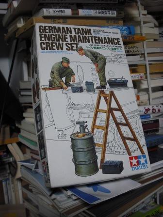 Tamiya 35180 [ドイツ戦車兵エンジン整備セット] : 模型慕情