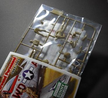 ICM 48083 [アメリカ陸軍航空隊のパイロットと地上勤務員] : 模型慕情