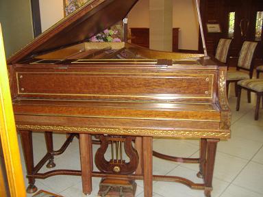 旧軽井沢ホテル エラール社のピアノ : 軽井沢の日々