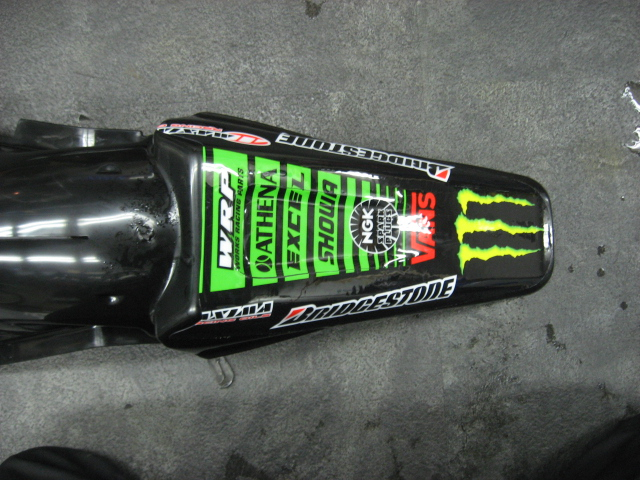 黒外装とムリヤリデカール : ピットクルー 『和田ぽんの泥日記』