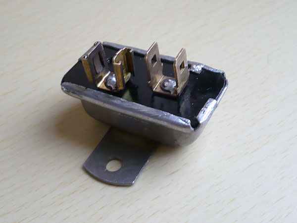 自作ボルテージスタビライザー : URANIWA-ENGINEERING トライアンフ馬鹿の日々