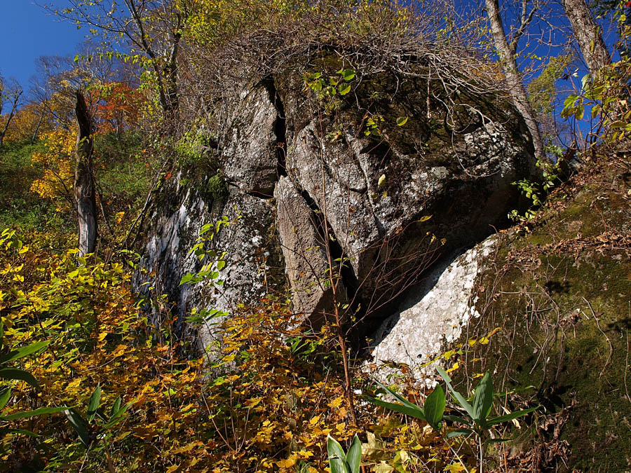 玄武岩（沼田町） 北空知の低山へ 2010.10.23 : へっぽこハイカーのフォトログ