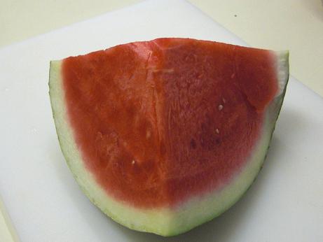 ルータさんに捧ぐ...スイカのとんがり三角切り。 : なまけものってすごい......。