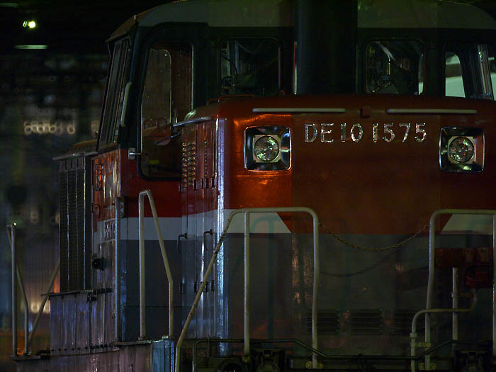 DE10-1575 梅田貨物 : 線路脇の小道