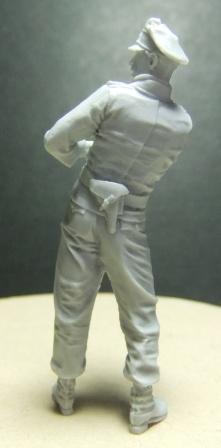 Alpine Miniatures 35026 [指差し確認、或いは駅員的手振りが与えられた第二次大戦初期のドイツ軍戦車将校] : 模型慕情