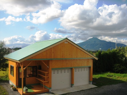 秋晴れの日に : 『ログハウス、今日はどこまでできたかな？』