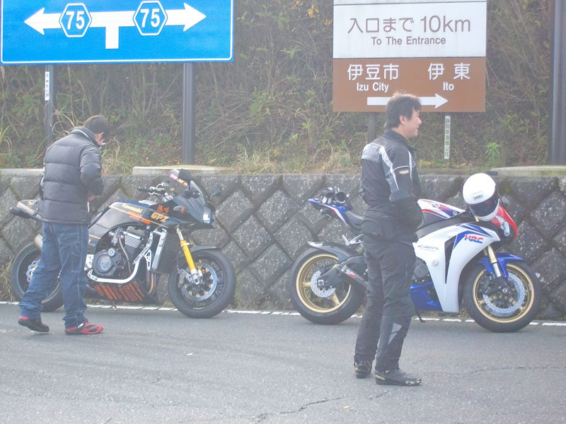 今日は10台で箱根にプチツー♪ : フロントロウのGPZ900Rニンジャ旋回性向上計画！