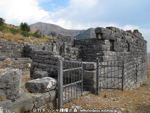 古代オッラオン人の家Α（アルファ） : 日刊ギリシャ檸檬の森 古代都市を行くタイムトラベラー