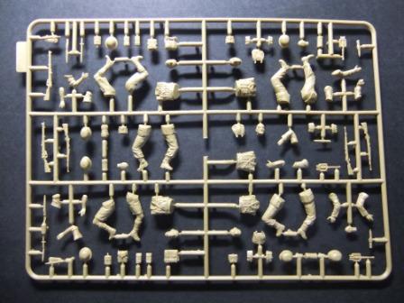 Master Box 3592 [北アフリカ戦線のイギリス兵とドイツ兵、くんずほぐれつ巴投げ] : 模型慕情