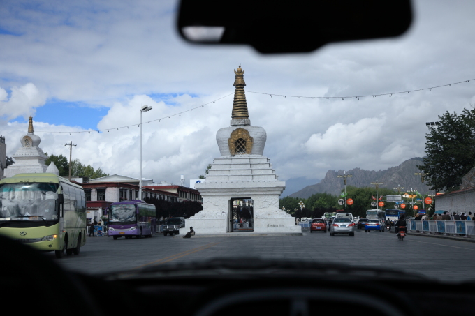 Pargo Kaling gateway Lhasa Tibet 20011-08-12 : ゴ ン パ 探 検 隊