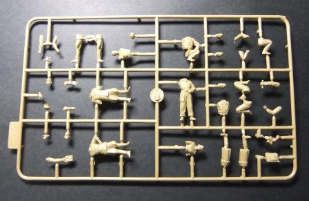 Tamiya 89767=ICM 48084 [1/48 ソヴィエト空軍パイロットと地上勤務員、或いは文学少女の不在] : 模型慕情