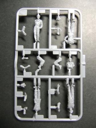 Tamiya 32546-Z [1/48 クルセーダーMk.Ⅲ対空戦車のイギリス戦車兵とワインおじいさん] : 模型慕情