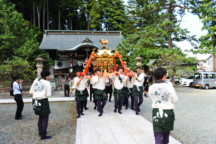 山中温泉こいこい祭 初老山泉会みこし宮出し : 酎ハイとわたし
