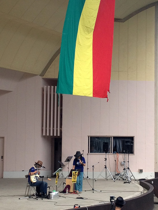 円山ひゃっきんコンサート : 三線弾きはカジマヤーで魂を売る？