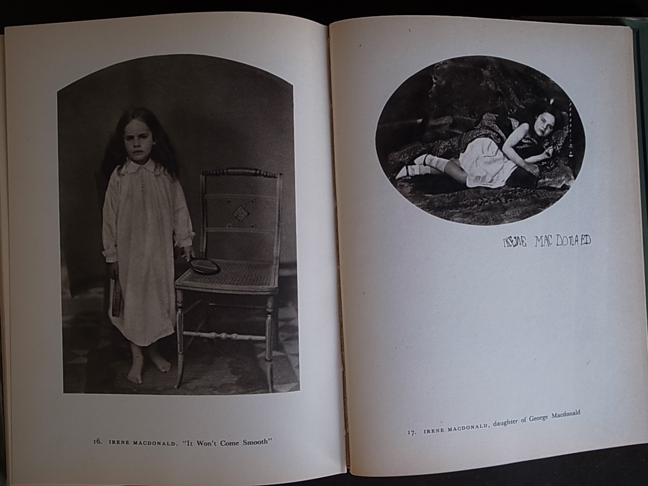 LEWIS CARROLL PHOTOGRAPHER / Helmut Gernsheim : Books & Things