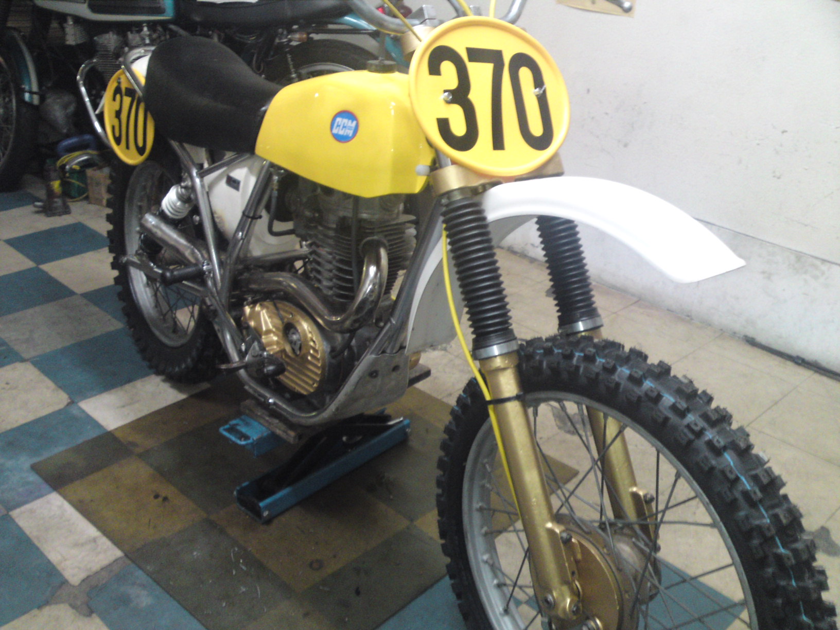 CCM B50 MX : タイガーワークス モーターサイクルズ