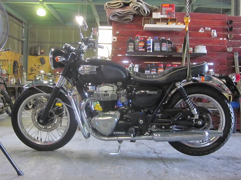 KAWASAKI W400 : NUTS CUSTOM CYCLES