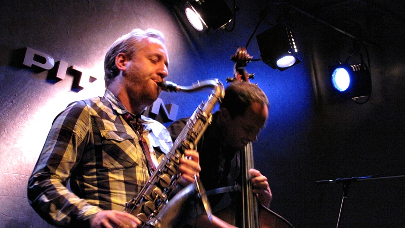 Urban Connection 公演写真 : タダならぬ音楽三昧