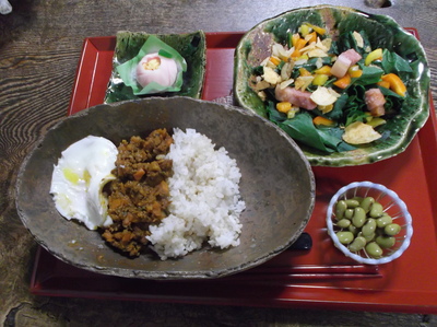 赤い布張りお盆 : おはりばこ