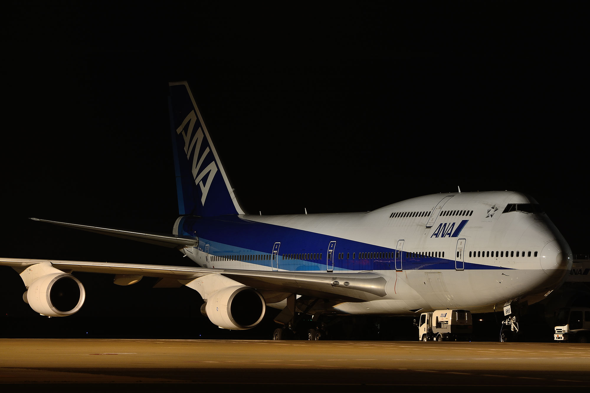 BOEING 747-400D / JA8961 : SKY LOUNGE GARDEN -transporter side-