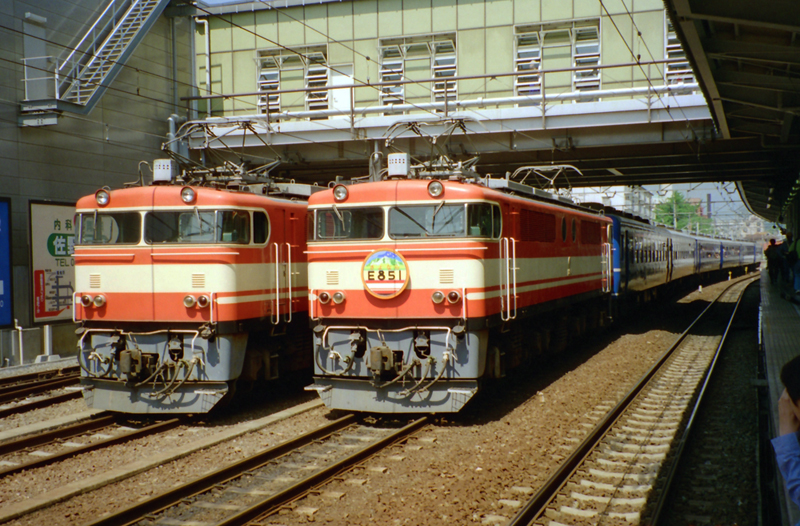 西武鉄道 E851さよなら運転 : 引込み線への轍