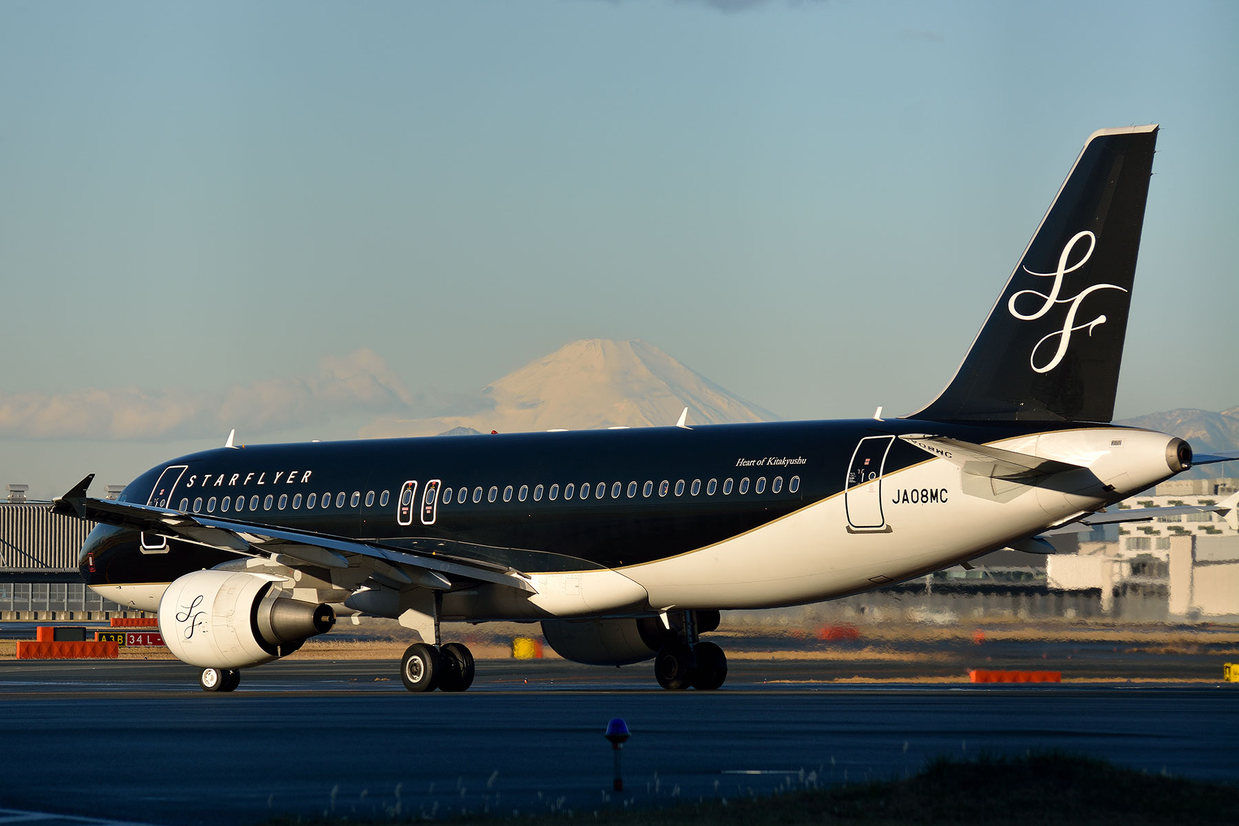 AIRBUS A320 / JA08MC : SKY LOUNGE GARDEN -transporter side-