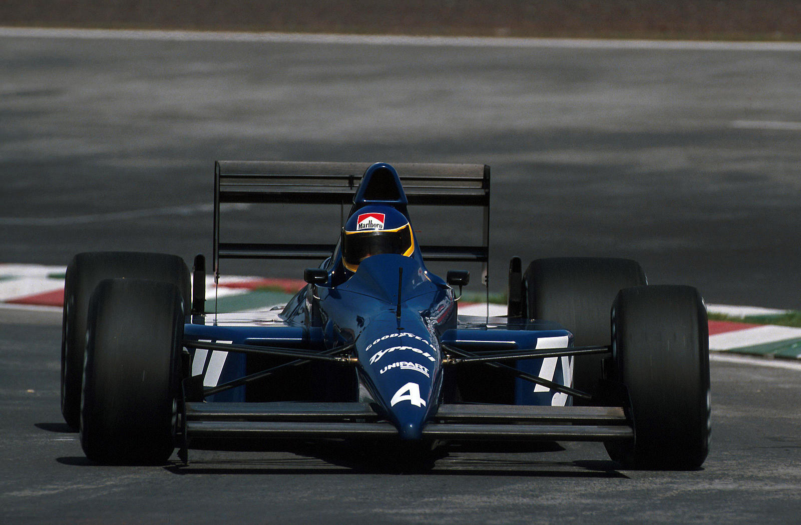 Tyrrell 018 Michele Alboreto : 抱夢征空