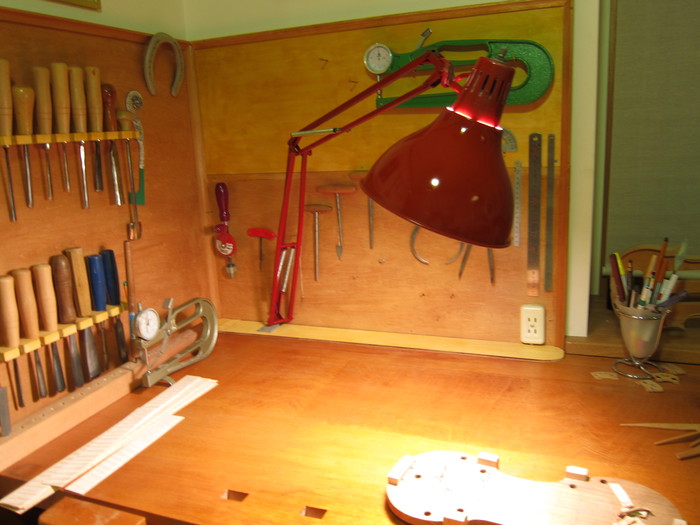 工房の照明ランプが赤くなった！ : Cremona Kuga Violino ・・・久我ヴァイオリン工房 製作日記 Caffè o tè?