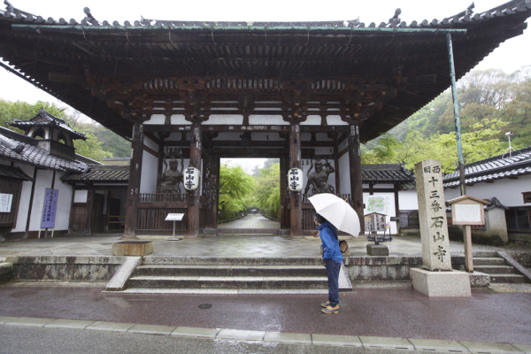 雨の石山寺 滋賀 : peddyのくまちゃん カメラを持って。