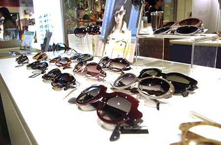 サングラス、揃ってます。 : 立川駅直結ecuteのメガネ店『RiiNG EYEWEAR』の blog♪ 「 TALEXタレックスレンズ取扱店」