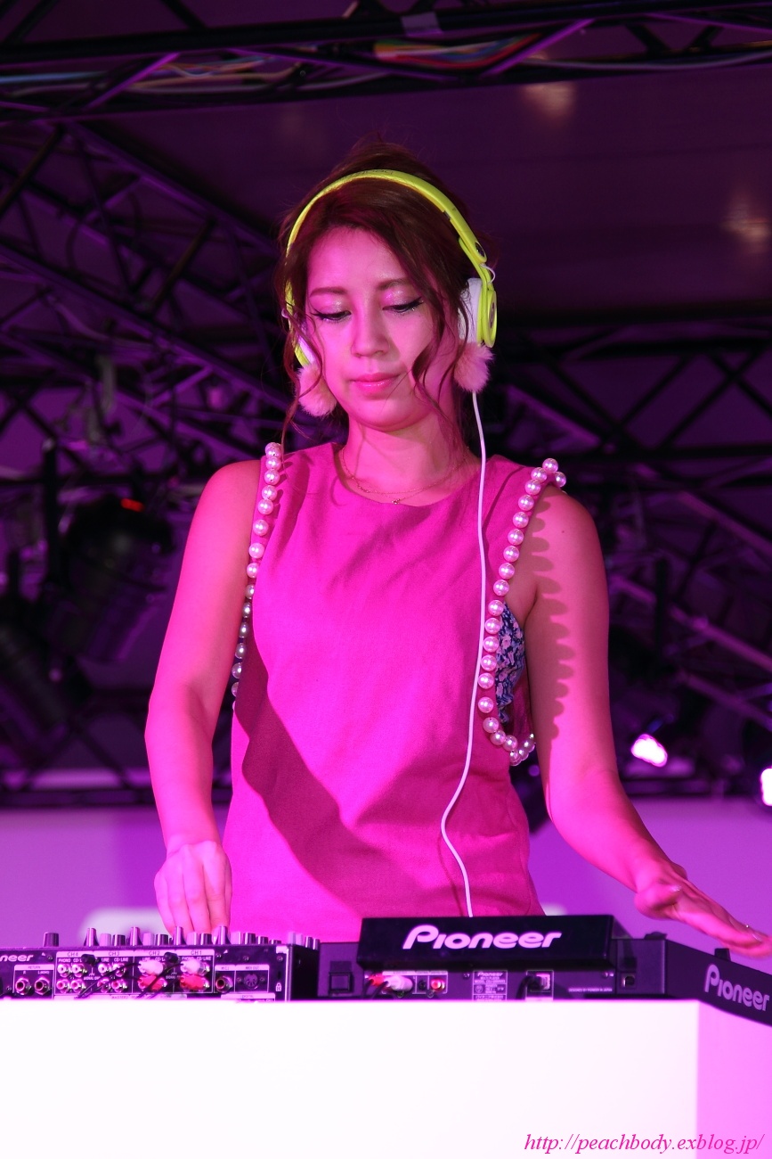 DJ MaRia さん（TWS ブース） : Peach Body